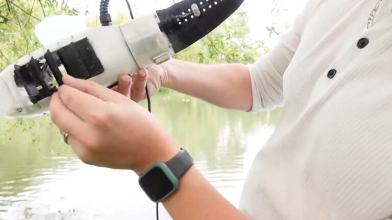 The UK has created a robot fish that eats plastic, digest it for power ...